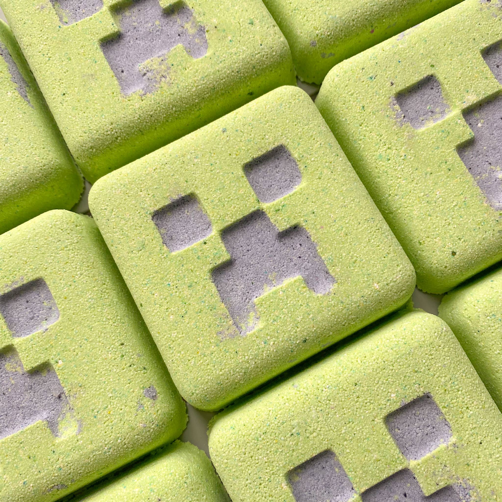 Creeper Bath Bomb Fresh Cucumber & Green Apple Vegan | REGN